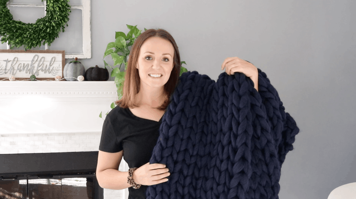 DIY Chunky Knit Blanket Tutorial - No Tools Required! (2023) - Raising Nobles
